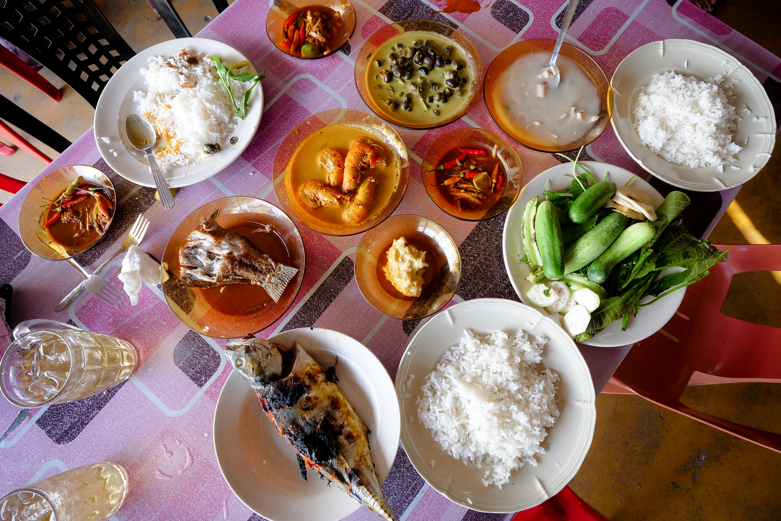 Restaurante Nasi Ulam para 'Arroz de Ervas' (e Molho de Peixe Budu ...